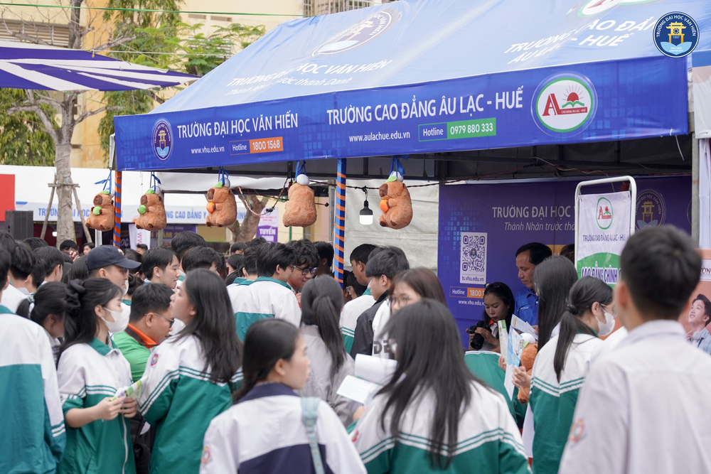 Gian tư vấn trường Đại học Văn Hiến thu hút đông đảo thí sinh quan tâm tại Ngày hội tuyển sinh ...